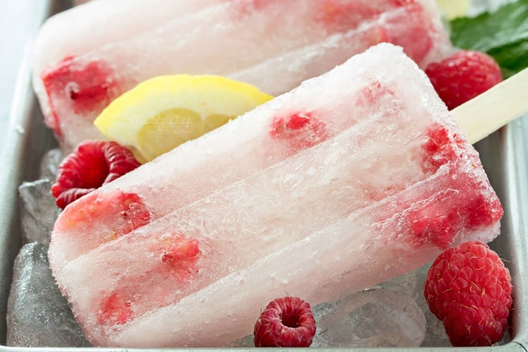 Raspberry Lemonade Popsicles - The Chunky Chef