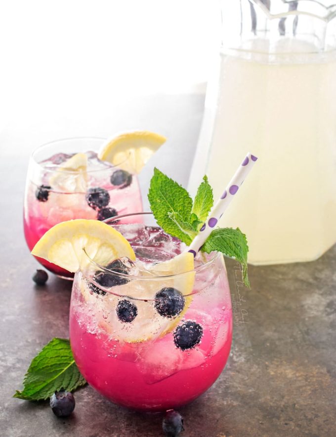 Sparkling Blueberry Lemonade - The Chunky Chef
