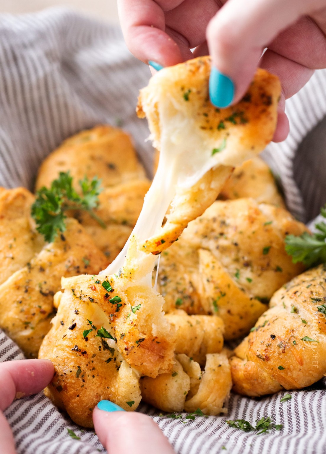 Buttery Garlic Cheese Bombs - The Chunky Chef