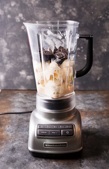 Boozy Baileys Oreo Milkshake Recipe - The Chunky Chef