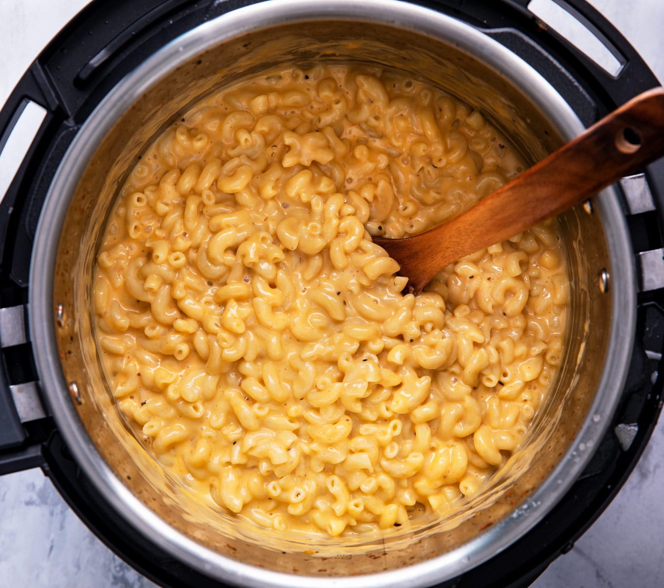 Instant Pot Mac and Cheese (quick dinner idea) - The Chunky Chef