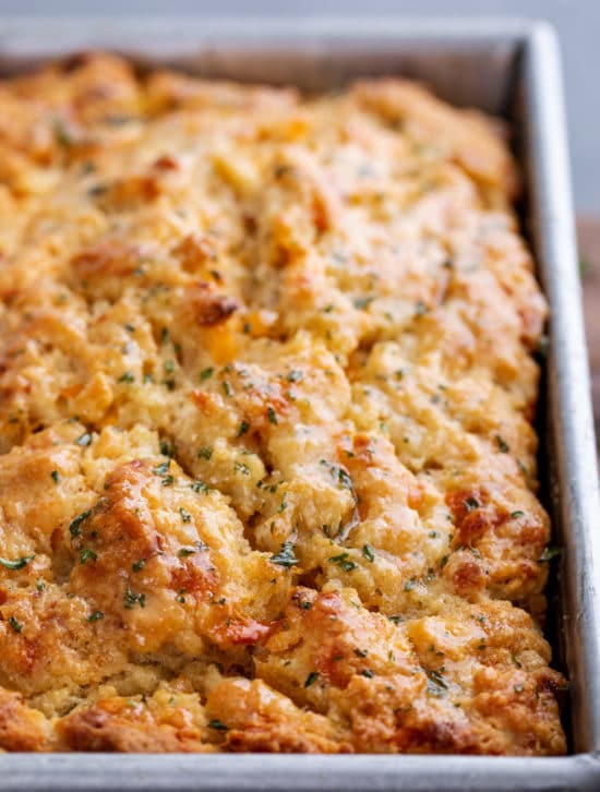 Garlic Cheddar Beer Bread (cheddar bay flavor) - The Chunky Chef