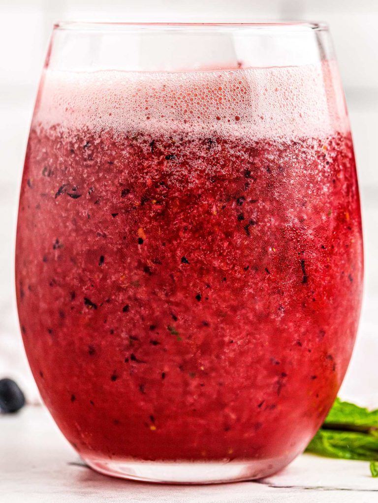 Mixed Berry Fruit Punch (great for parties) - The Chunky Chef