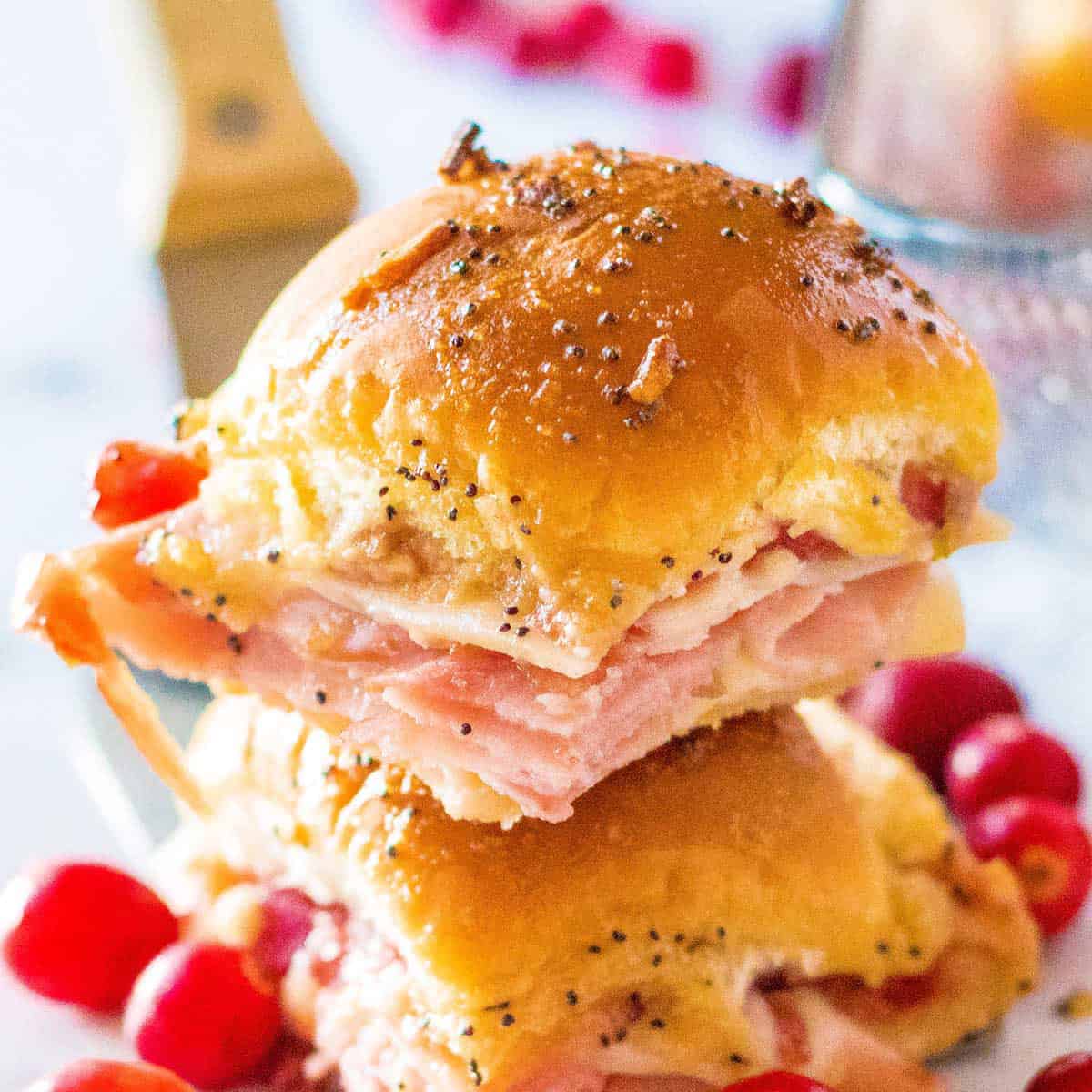 Cheesy Garlic Pesto Chicken Sliders - The Chunky Chef