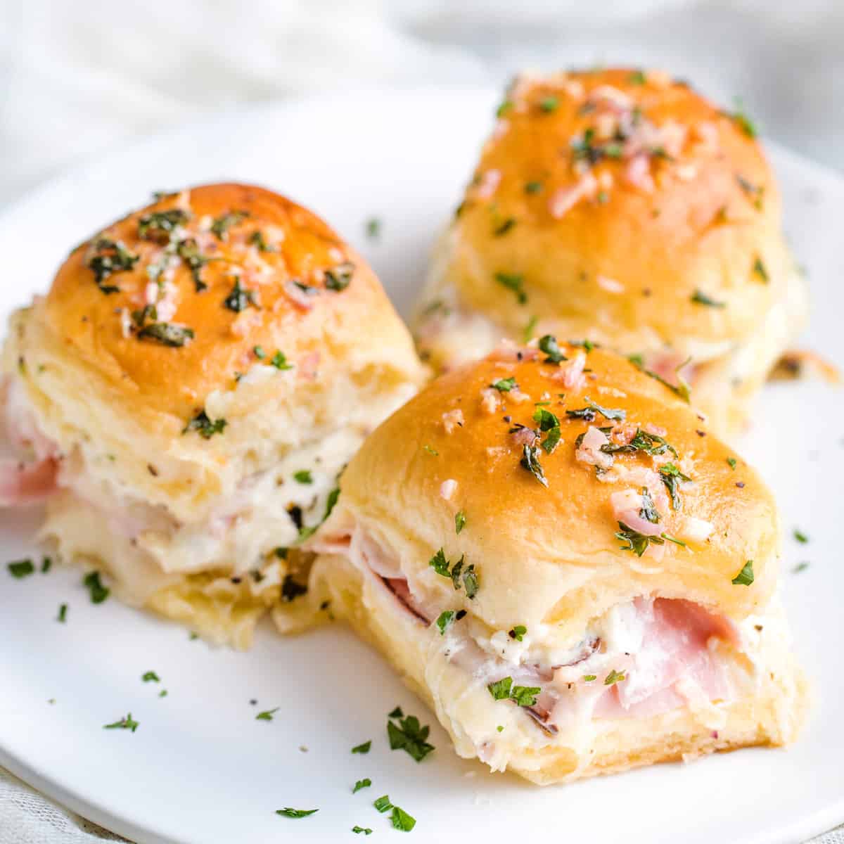 Cheesy Garlic Pesto Chicken Sliders - The Chunky Chef