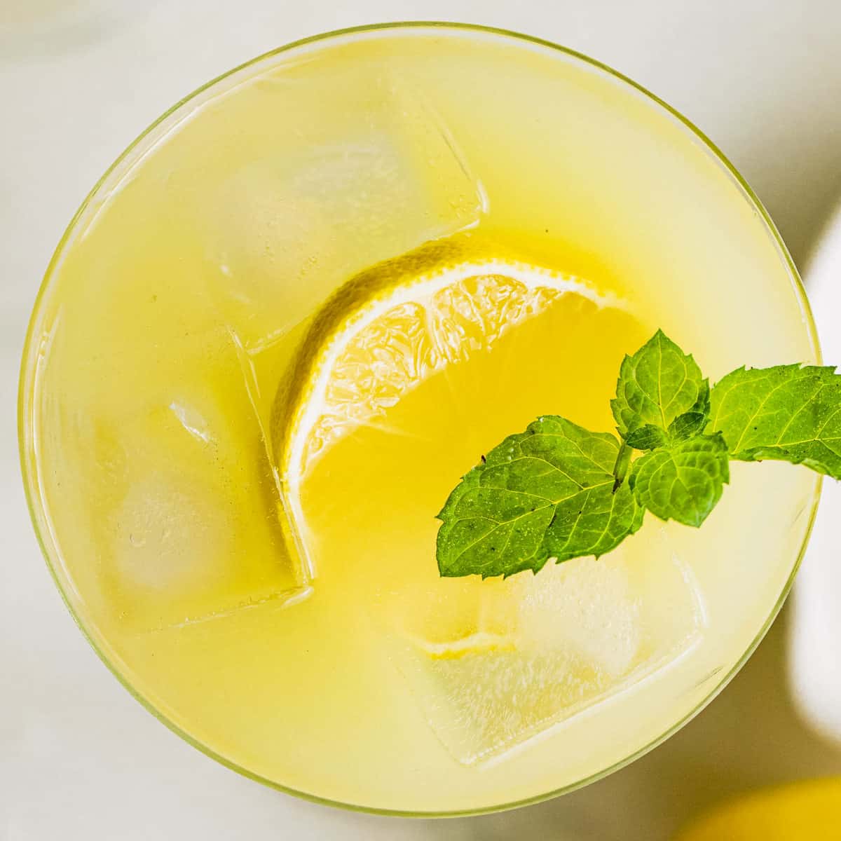 Tangy Limoncello Cocktail Recipe - The Chunky Chef